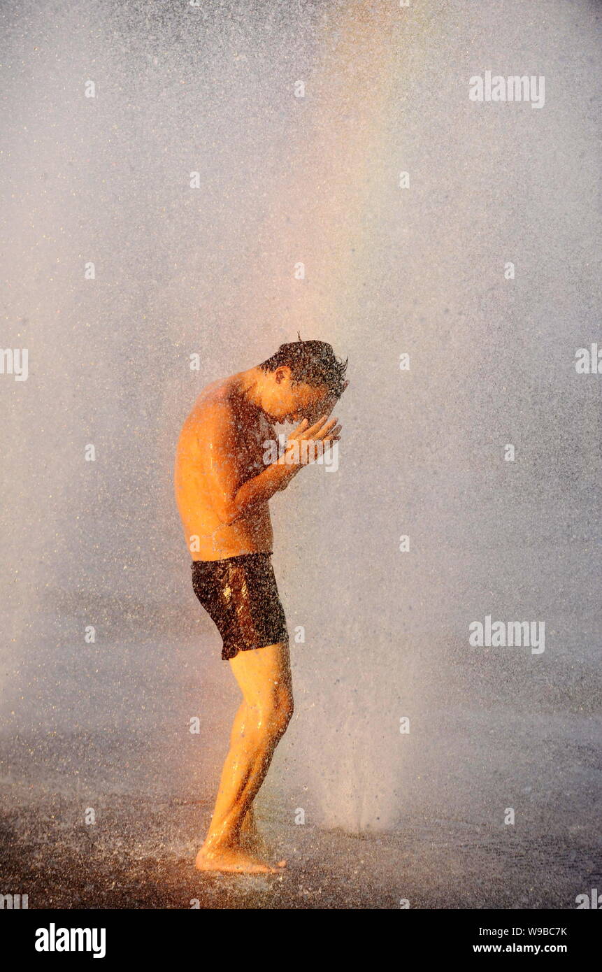 Man sweltering heat hi-res stock photography and images - Alamy