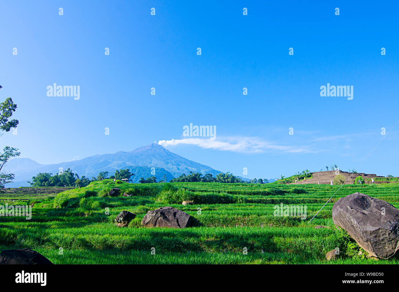 Arjuno mountain hi-res stock photography and images - Alamy
