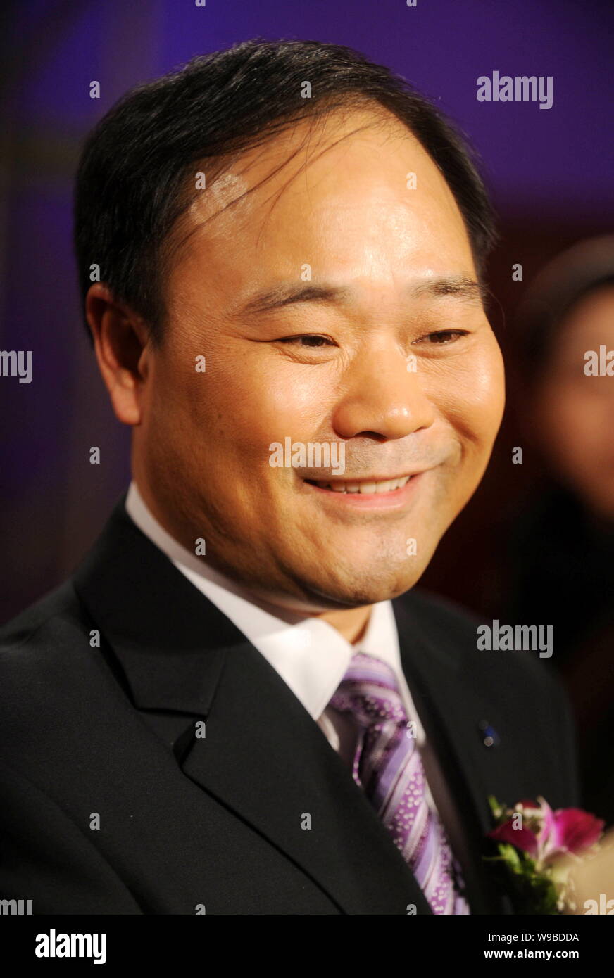 Seen holding award which he hi-res stock photography and images - Alamy