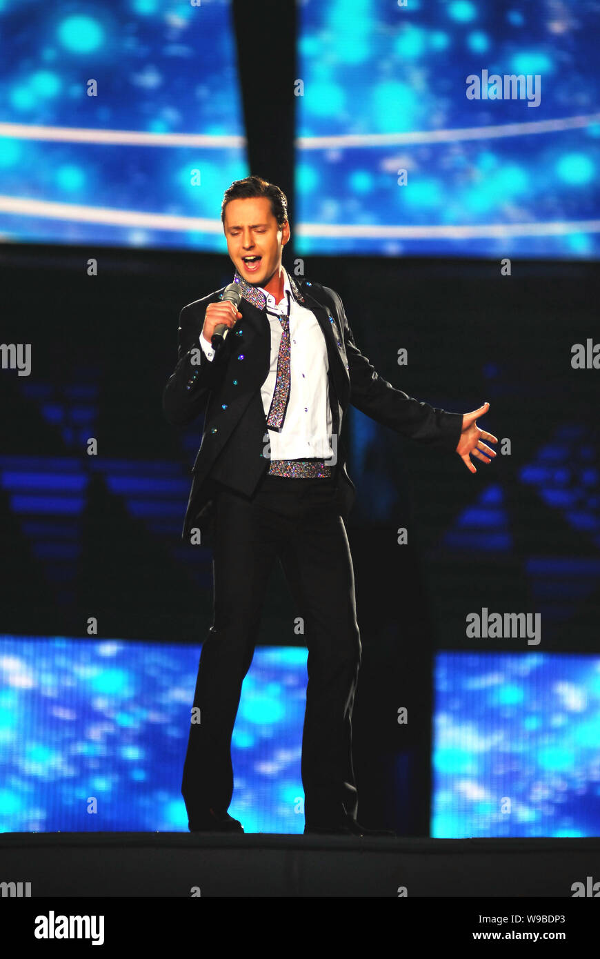 Singer vitas hi-res stock photography and images - Alamy