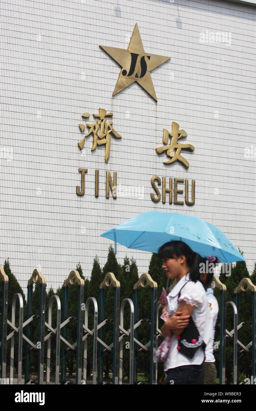 Plastic in chinese factory hi-res stock photography and images - Alamy