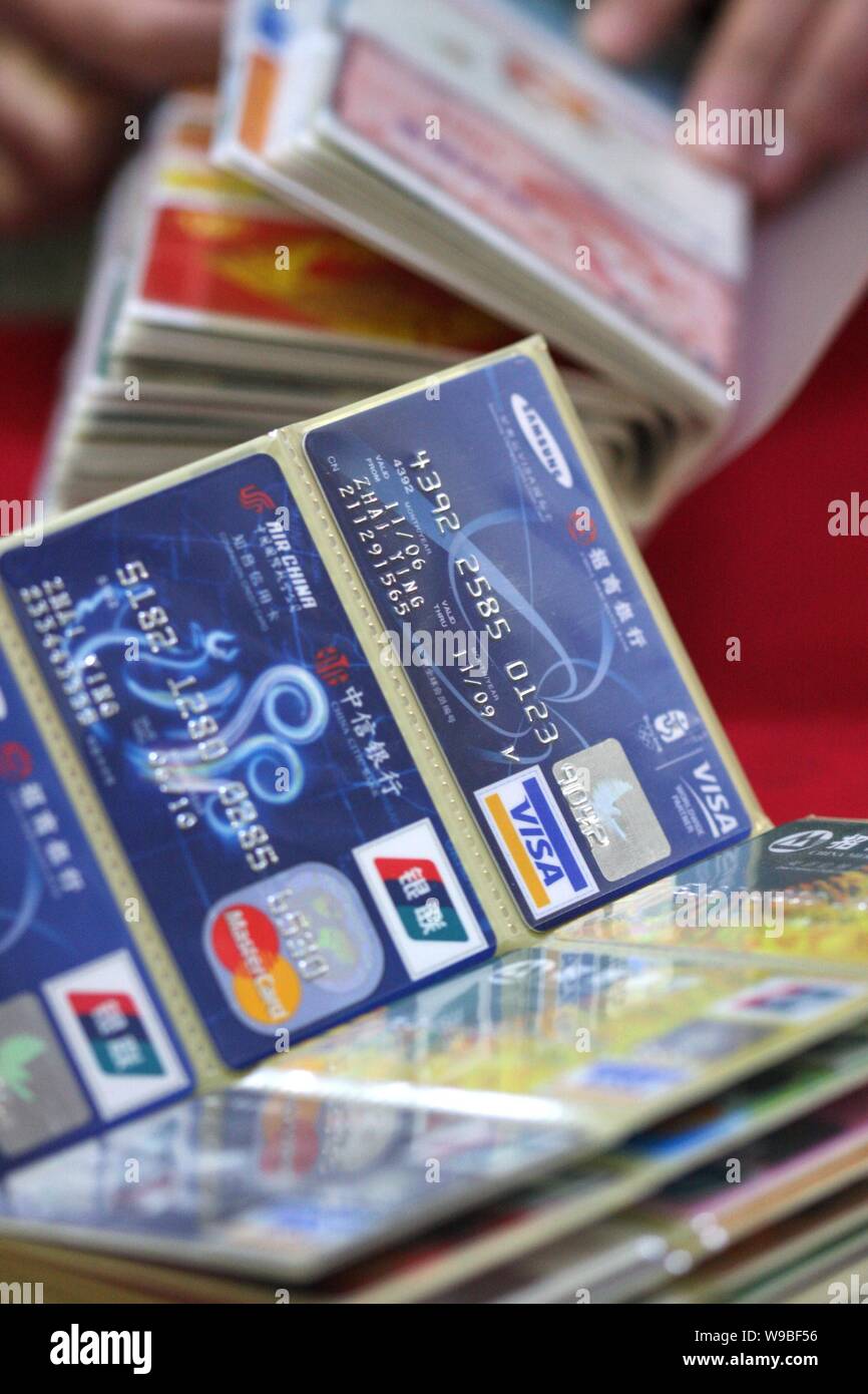 Credit card logos hi-res stock photography and images - Alamy