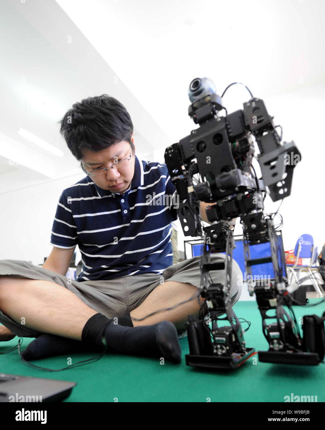 Robot olympics hi-res stock photography and images - Alamy