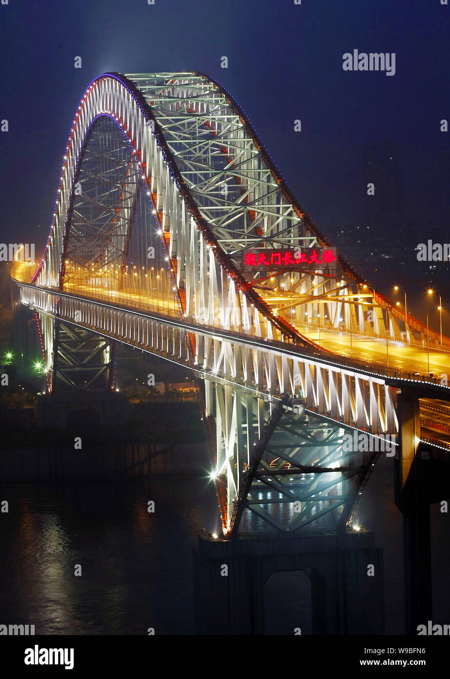 Night view of the Chaotianmen Yangtze River Bridge in Chongqing, China ...