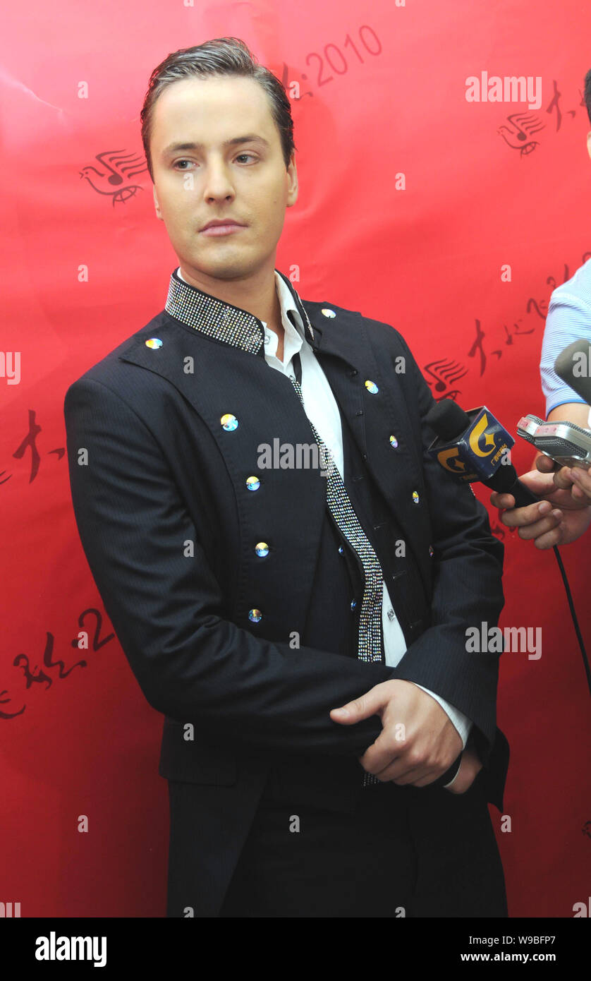 Singer vitas hi-res stock photography and images - Alamy