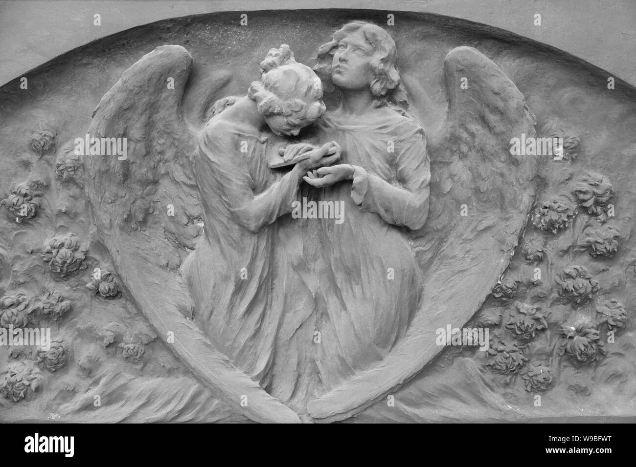 Angel status hi-res stock photography and images - Alamy