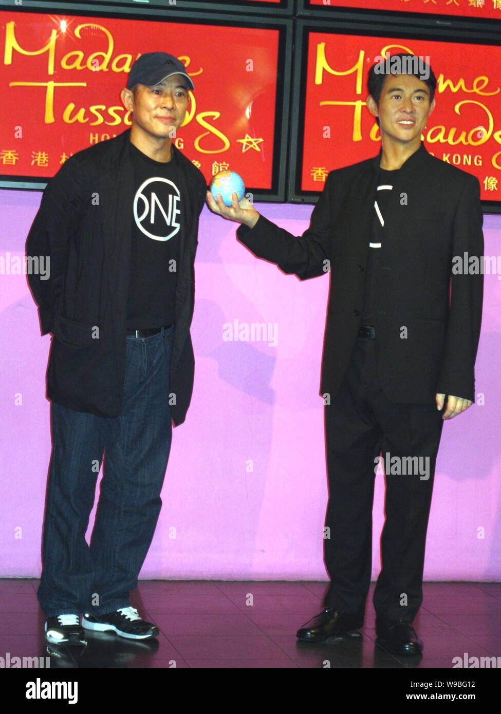 Chinese kungfu star Jet Li poses beside his own wax figure at the ...