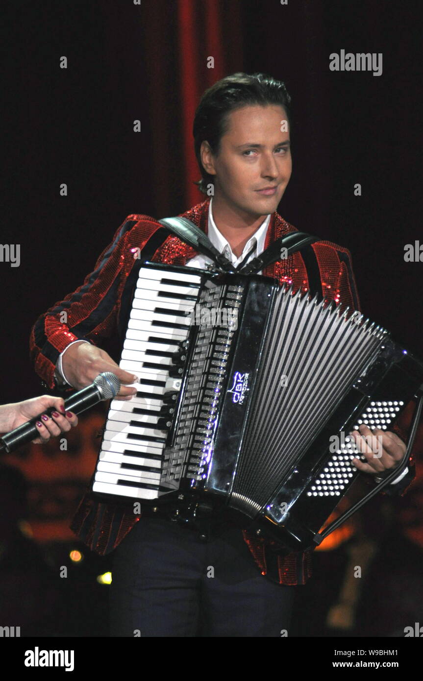 Singer vitas hi-res stock photography and images - Alamy