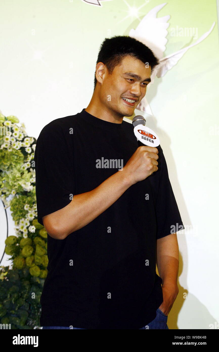 Yao ming houston rockets hi-res stock photography and images - Alamy