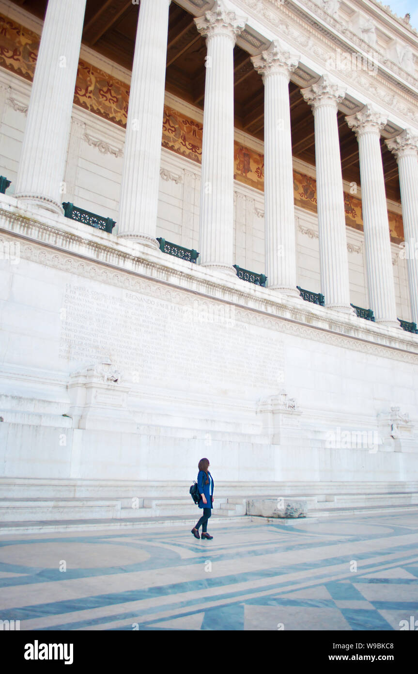 White slim columns hi-res stock photography and images - Alamy