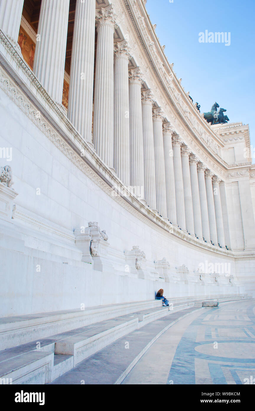 Wall high columns hi-res stock photography and images - Alamy