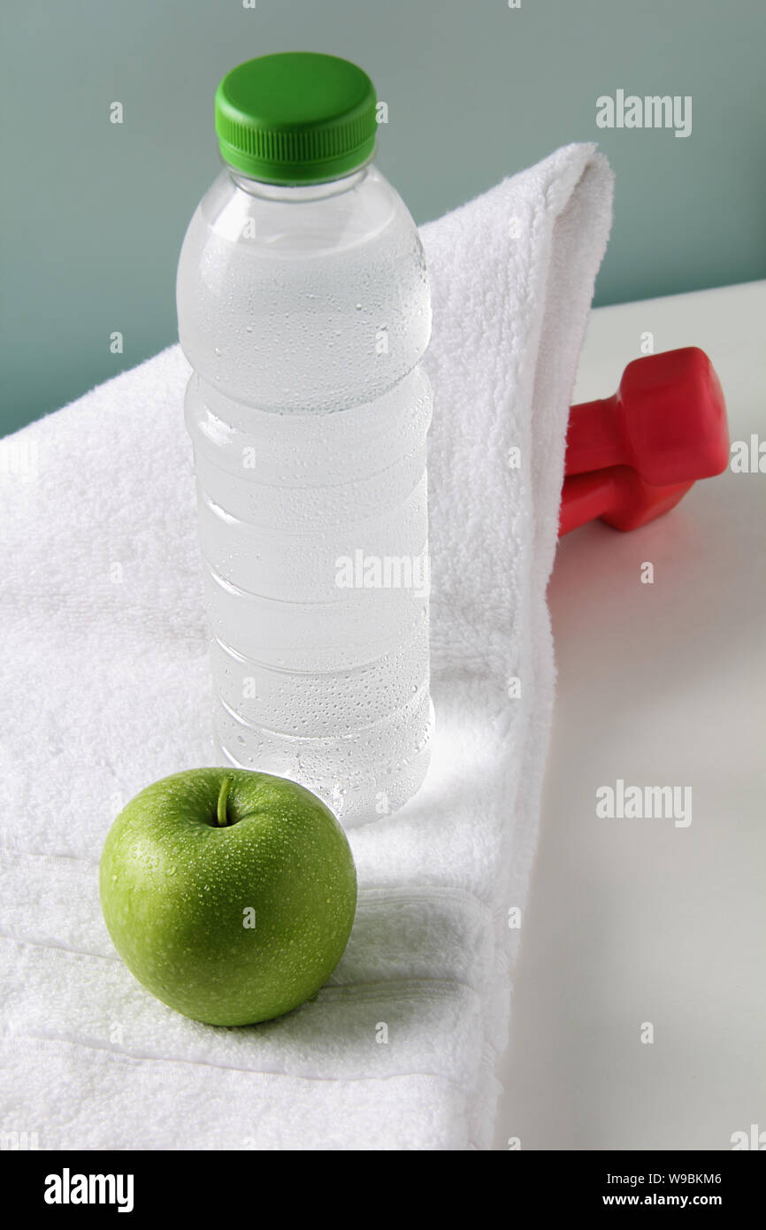 Water bottle and green apple on a towel Stock Photo - Alamy