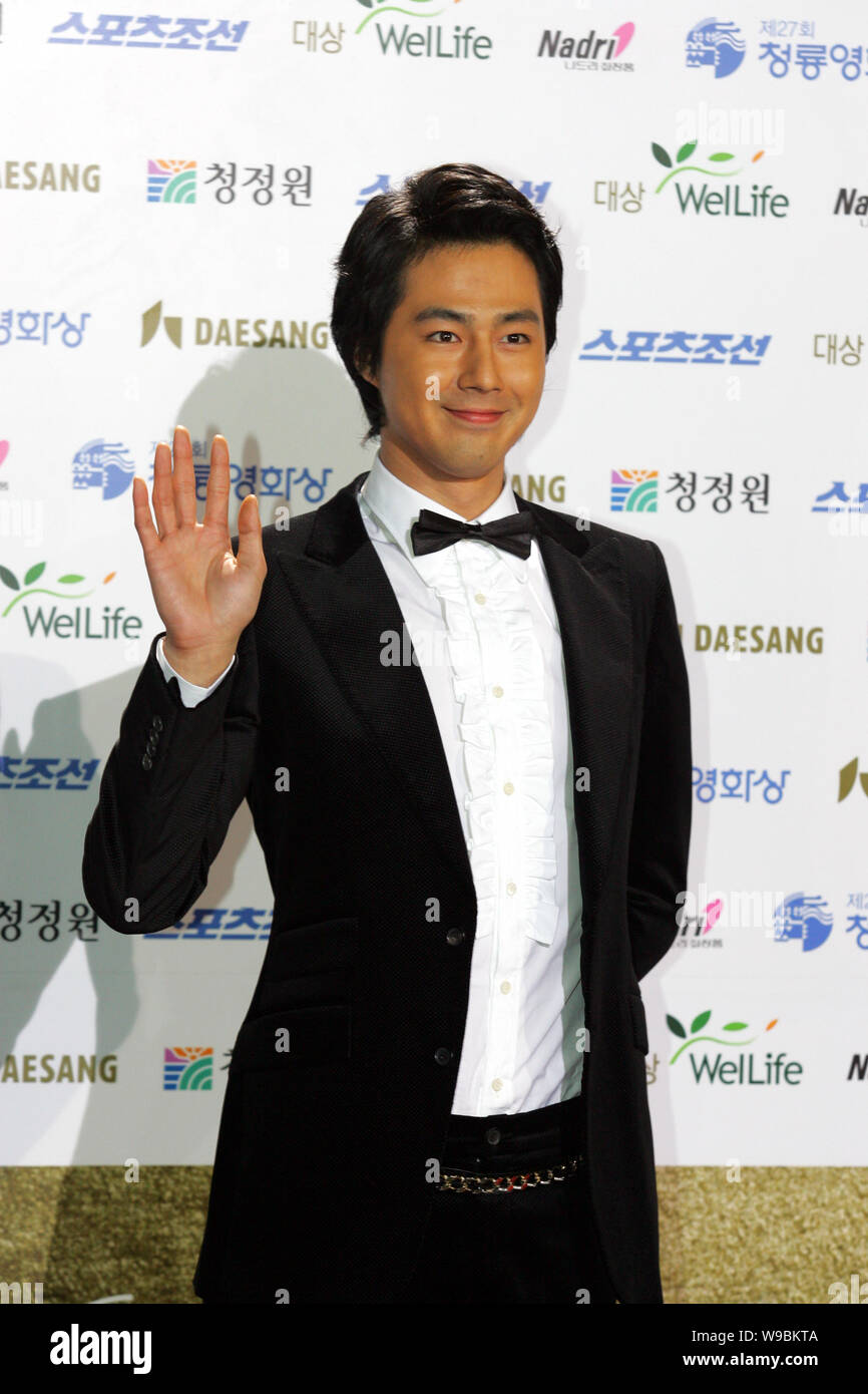 South Korean actor Jo In-seong (Jo In-sung) arrives for the 27th South ...