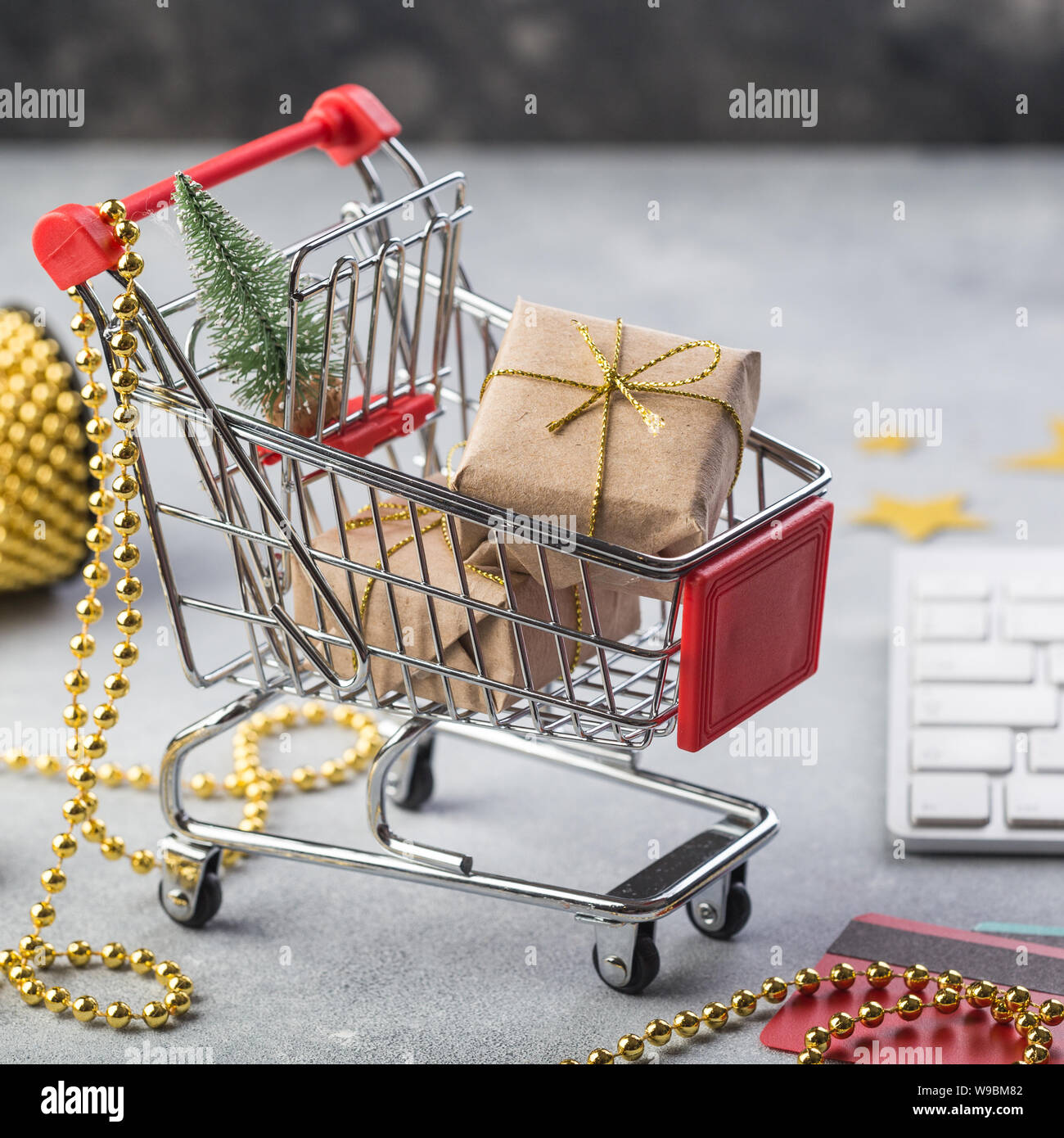Christmas food shopping trolley hi-res stock photography and images - Alamy