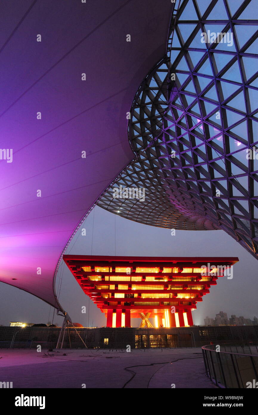 Lit up structures hi-res stock photography and images - Alamy