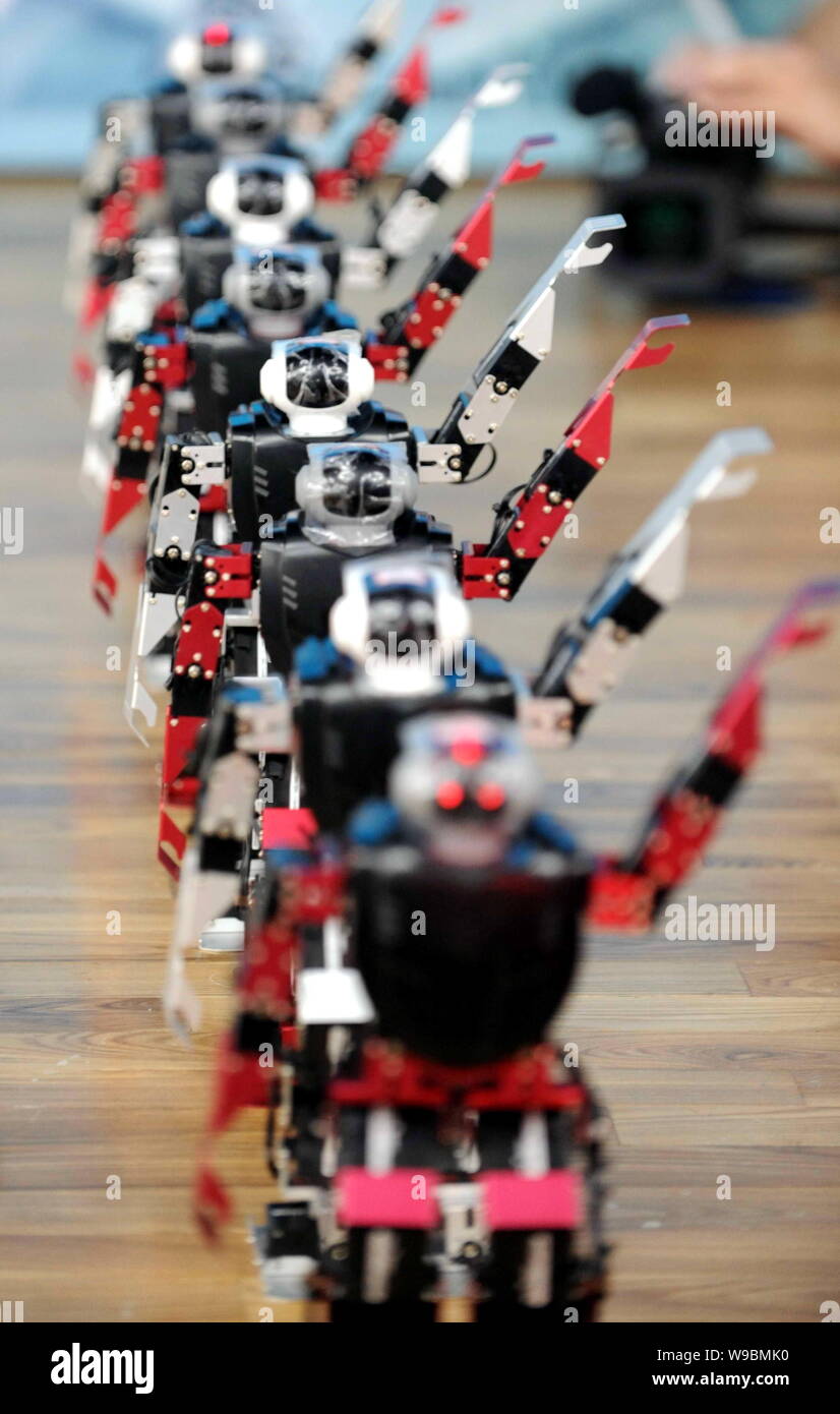 Robots made by Harbin Engineering University dance at the First ...