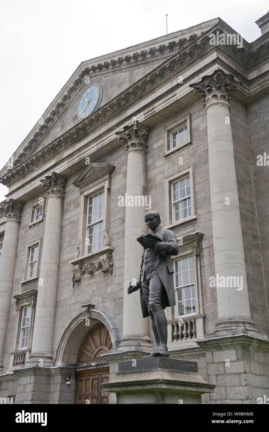 Courtyard trinity college dublin hi-res stock photography and images ...