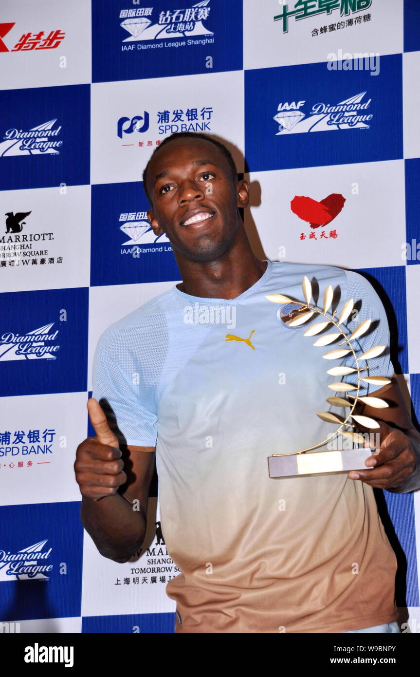 Bolt usain trophy hi-res stock photography and images - Alamy