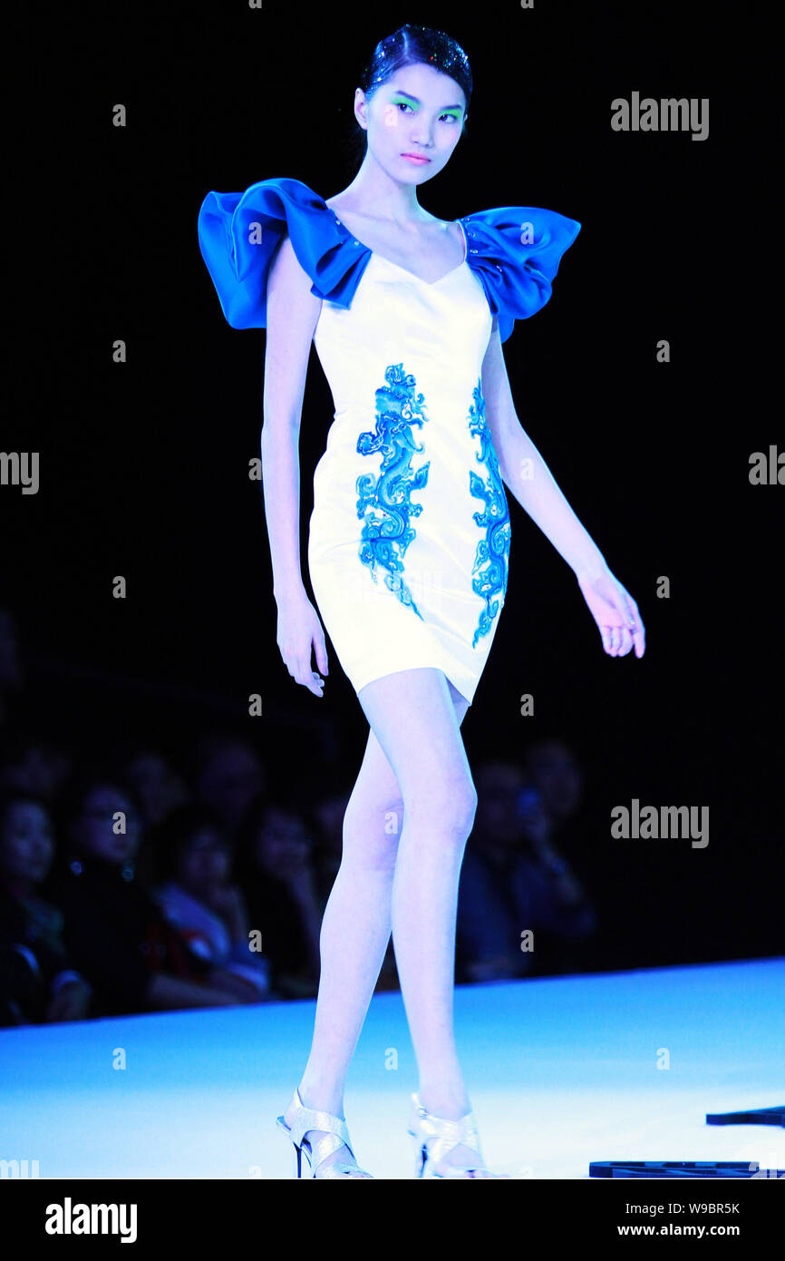 Chinese model Li Danni at NE-TIGER fashion show during the China ...