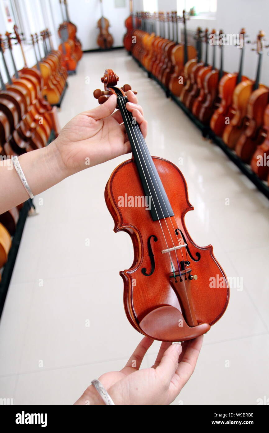 Violion hi-res stock photography and images - Alamy