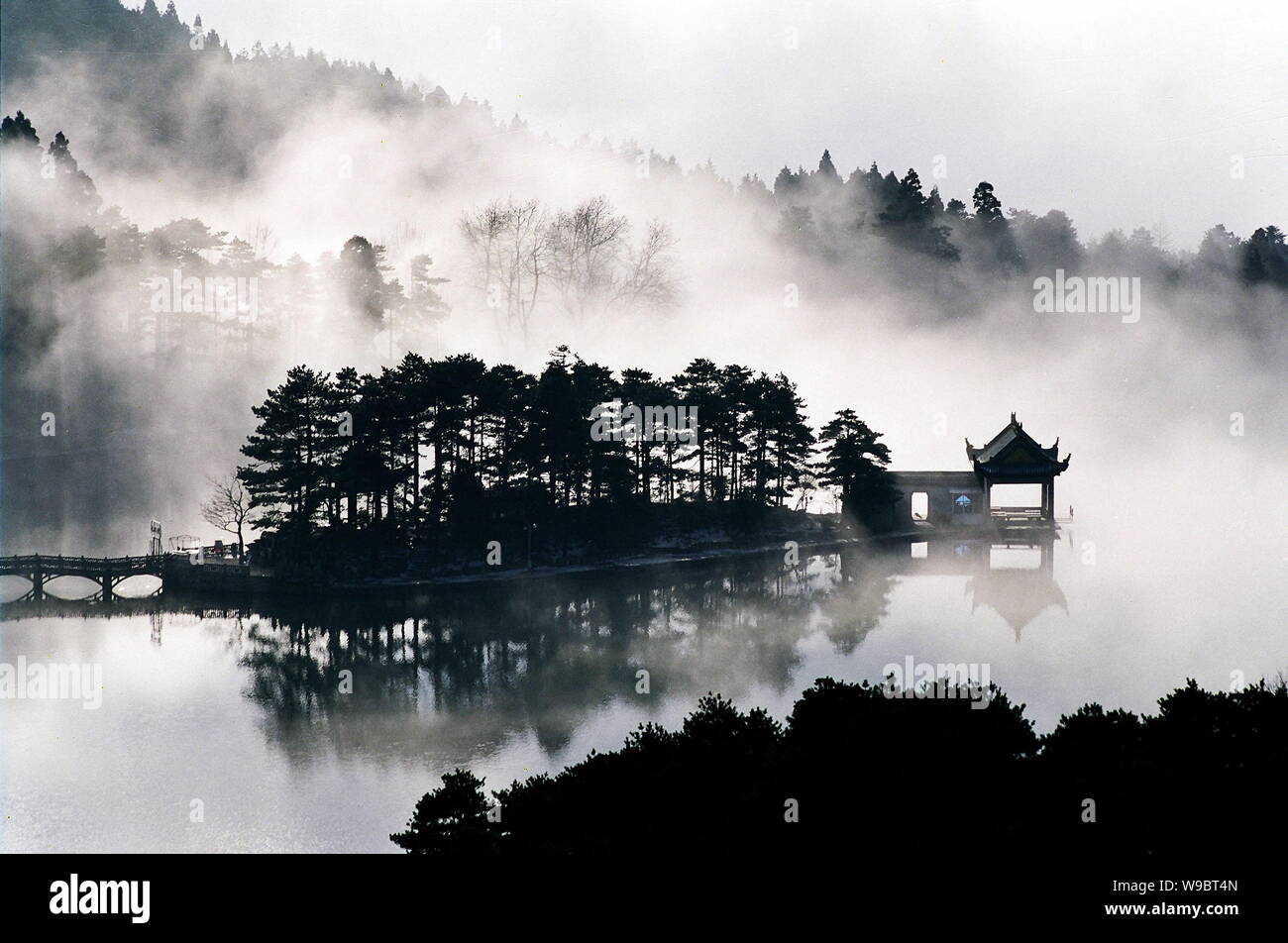 Snowscape of Lu Mountain (Mount Lushan) in east Chinas Jiangxi province ...