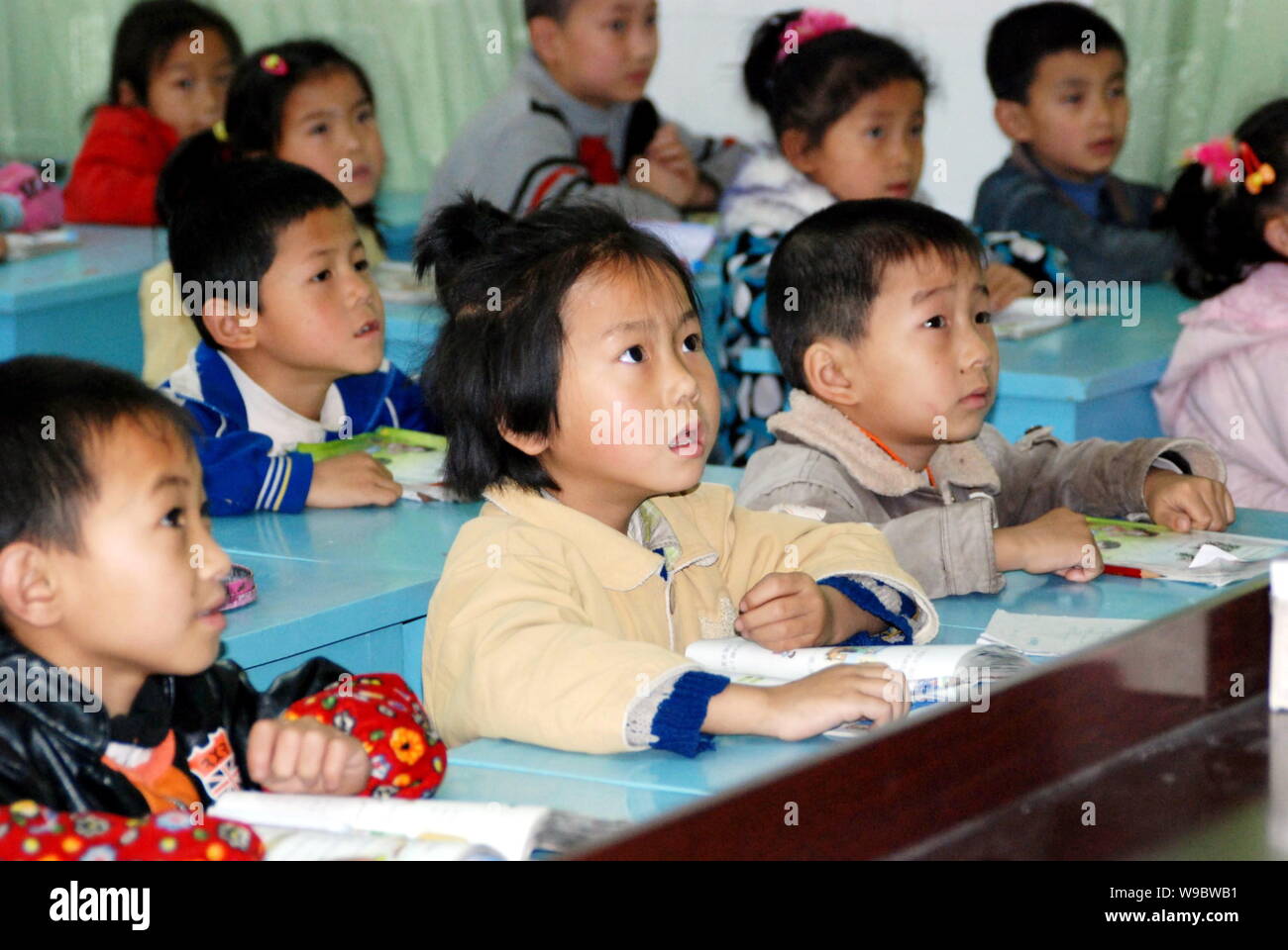 Rural teacher and students china hi-res stock photography and images ...