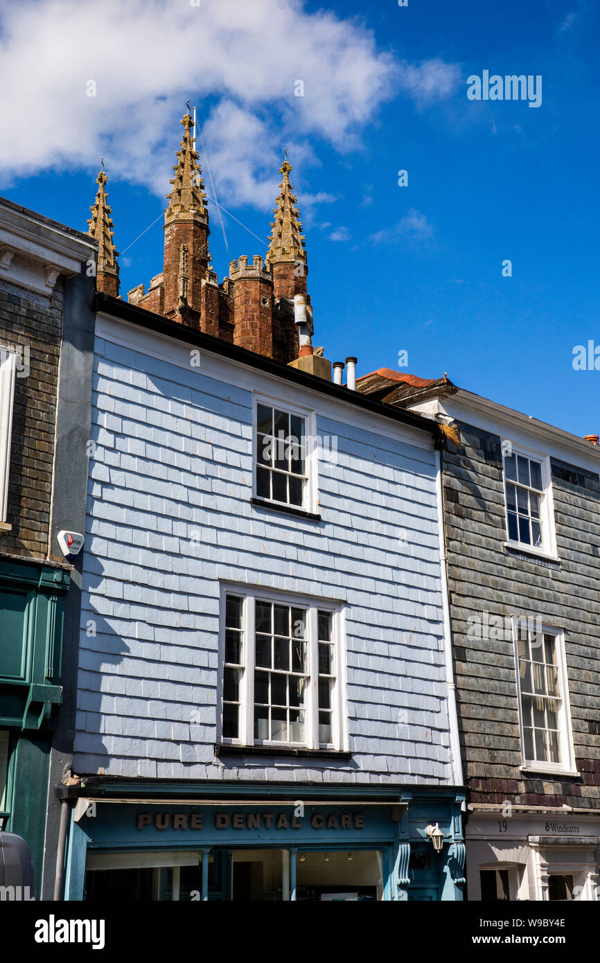 UK, England, Devon, Totnes, High Street, historic slate fronted ...