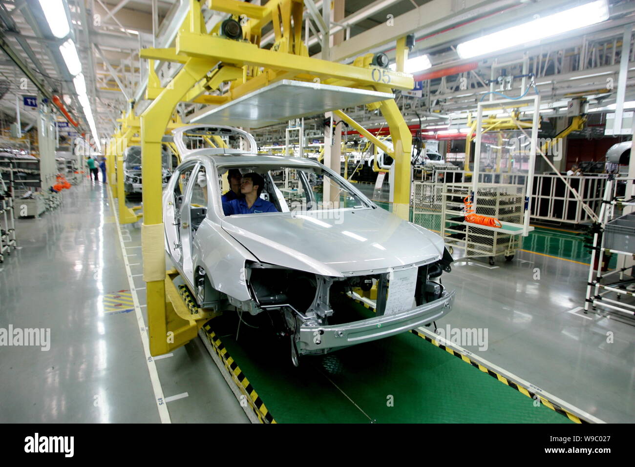 Geely production line hi-res stock photography and images - Alamy