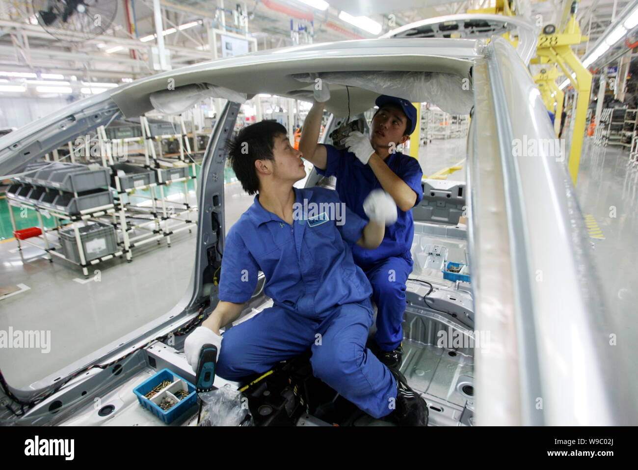 Geely production line hi-res stock photography and images - Alamy