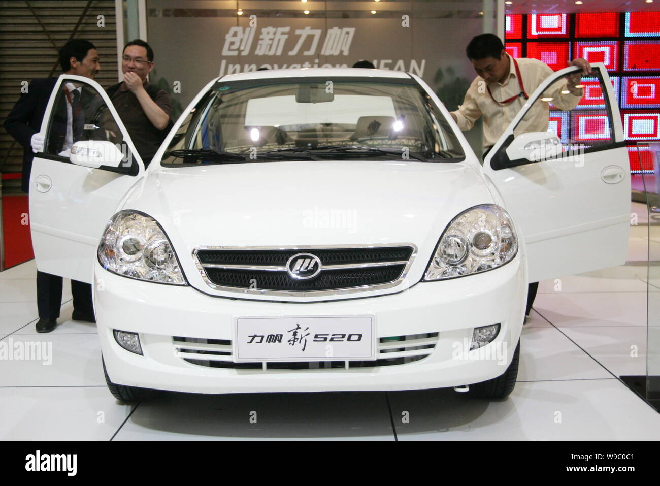 --FILE--Chinese visitors look at a Lifan 520 at the 13th Shanghai ...
