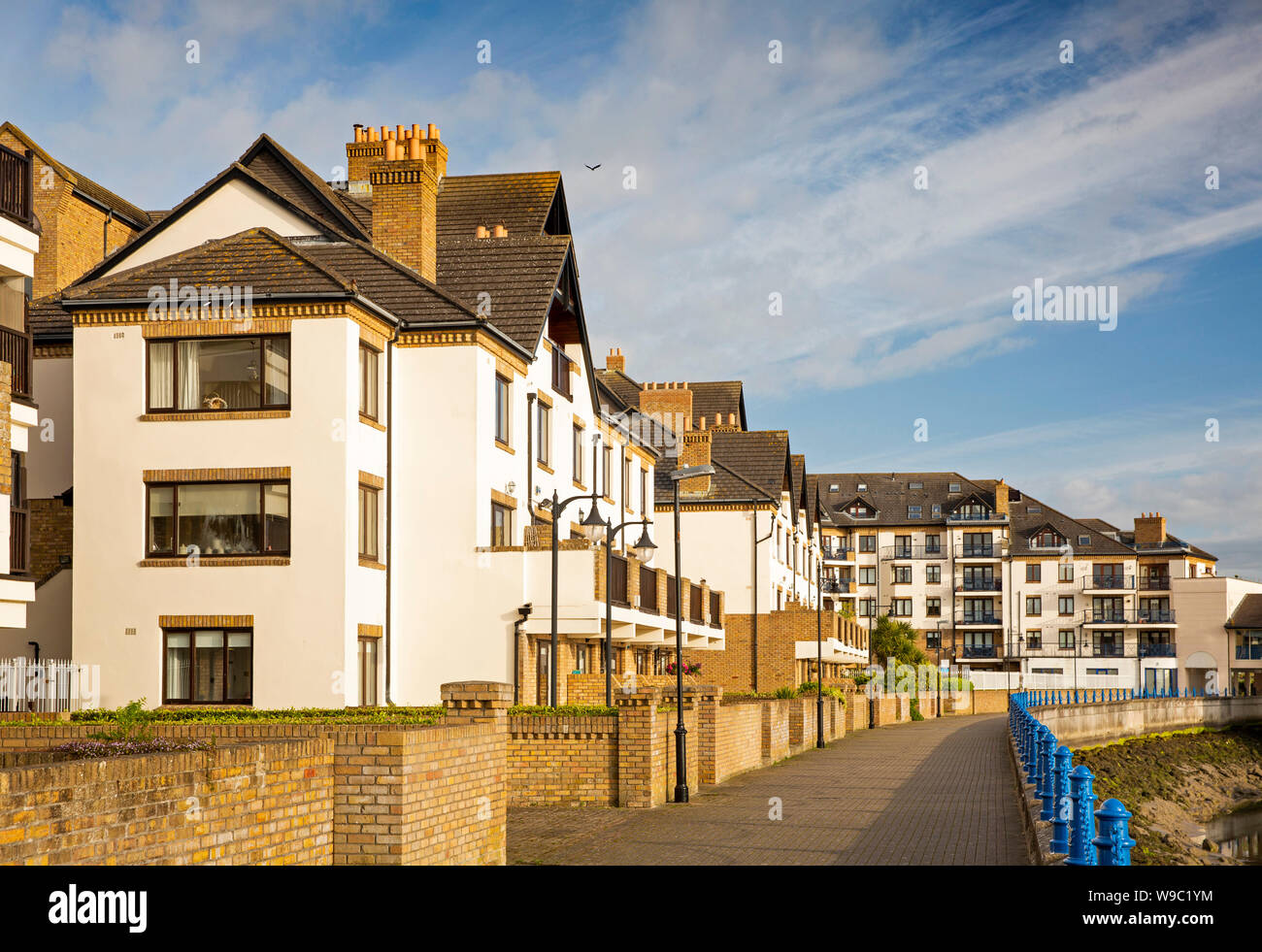 Housing project 1980s hi-res stock photography and images - Alamy