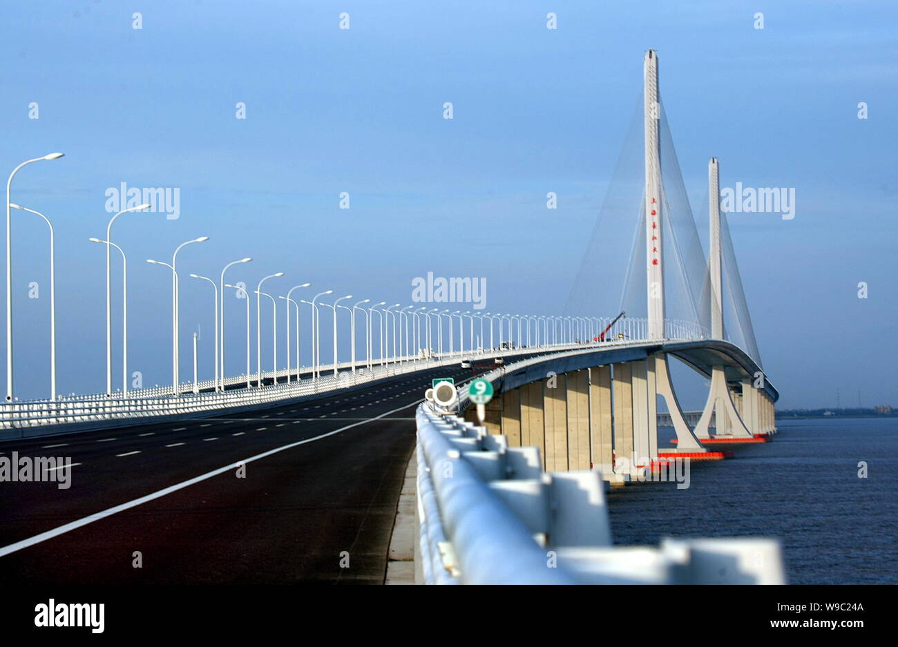 View of the Shanghai Yangtze River Bridge, part of the Shanghai Yangtze ...