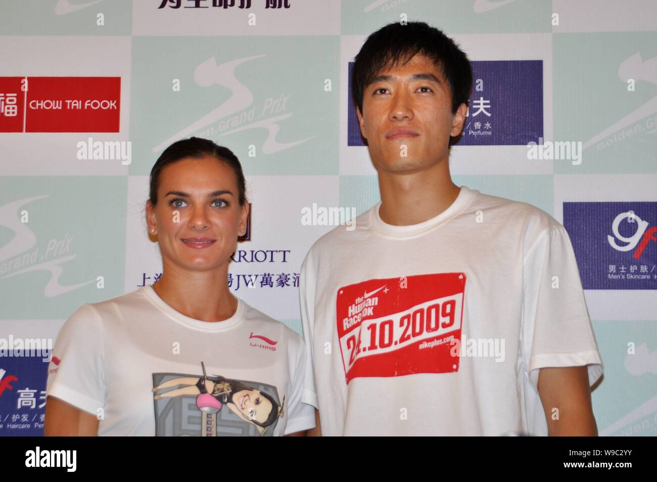 Chinese hurdler Liu Xiang (R) and Russian pole vault world record ...