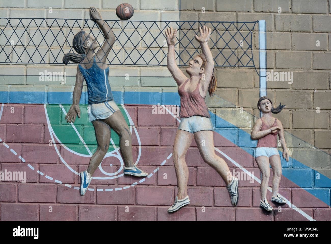 Playing netball hi-res stock photography and images - Alamy