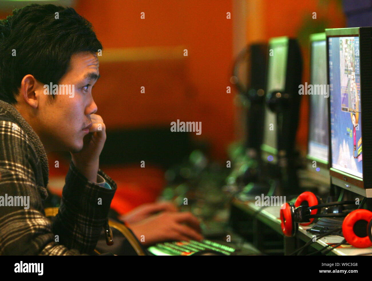 Game cafe china hi-res stock photography and images - Alamy