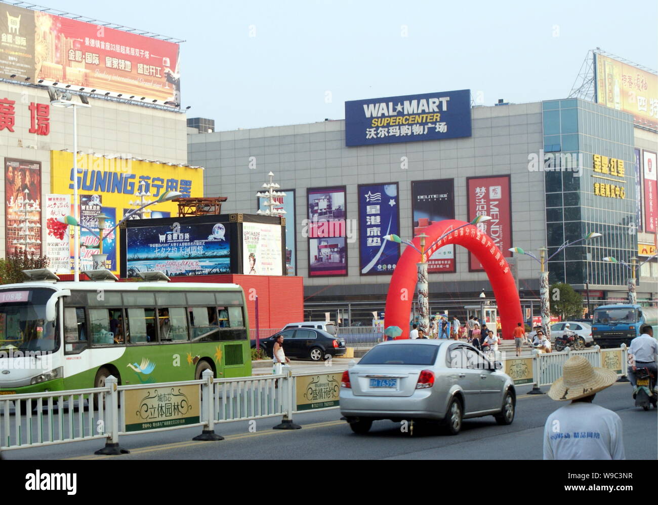 Walmart 2009 hi-res stock photography and images - Alamy