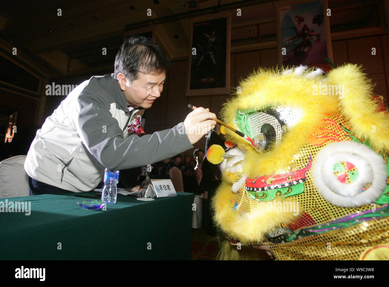 Pak Kwan Kau, Chairman and CEO of Kingsoft, dots the eye for a lion ...
