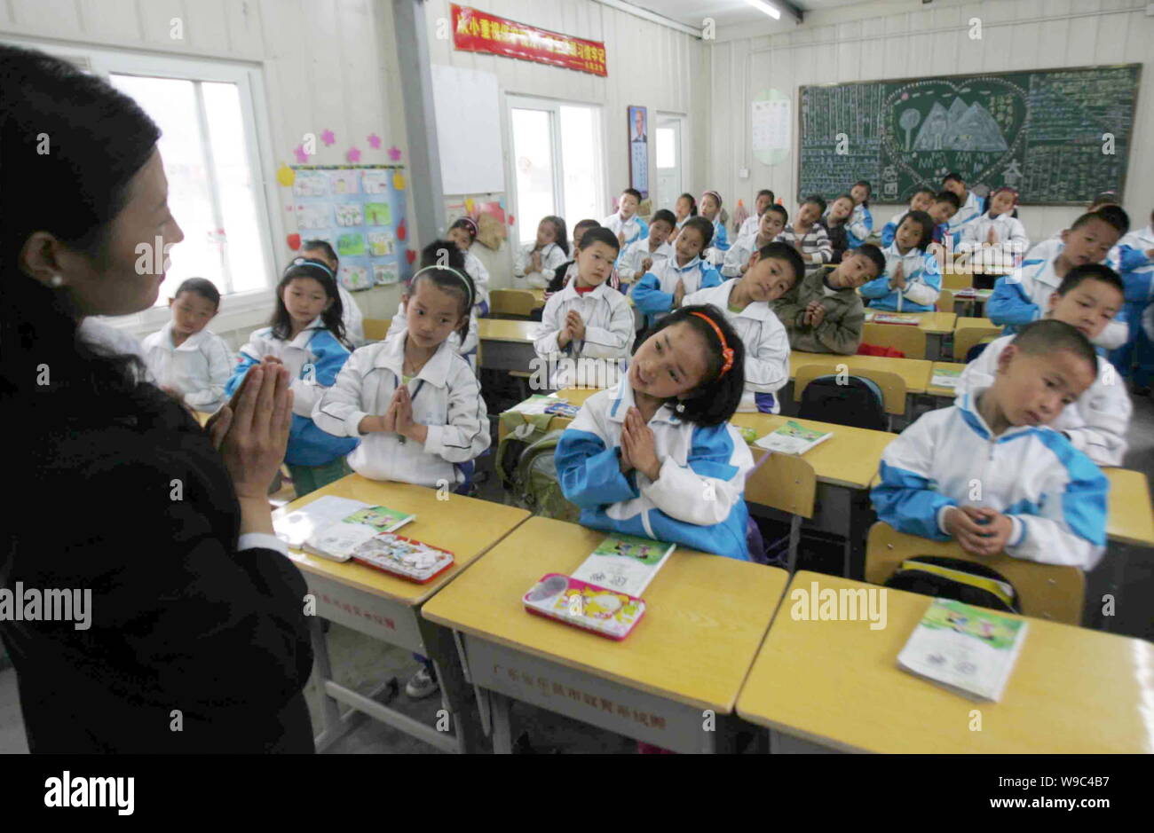 China primary school anniversary hi-res stock photography and images ...