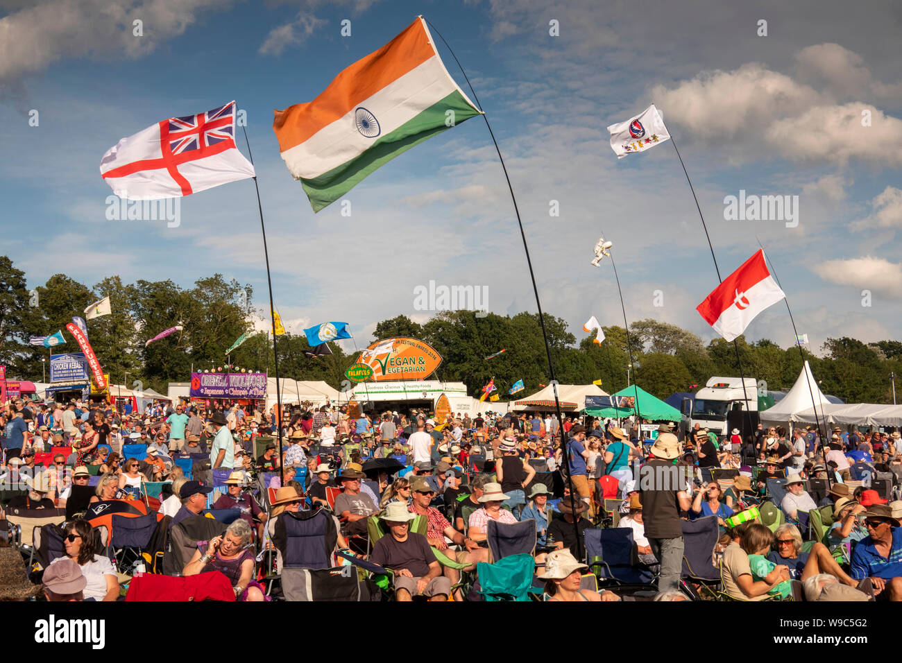Country flags people crowd hi-res stock photography and images - Alamy