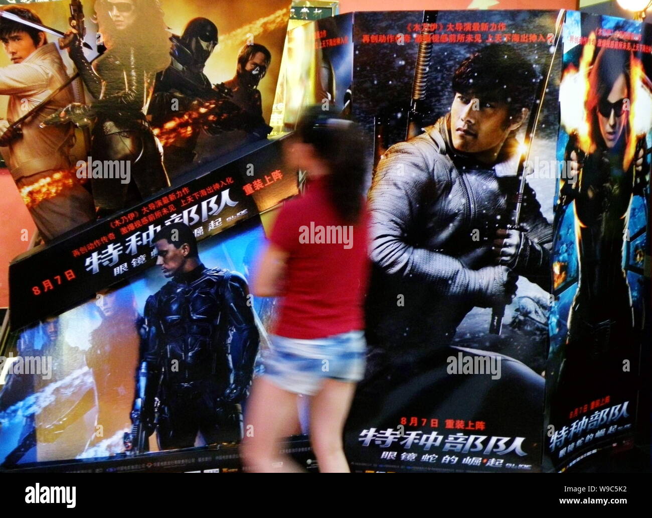 Chinese propaganda poster woman hi-res stock photography and images - Alamy