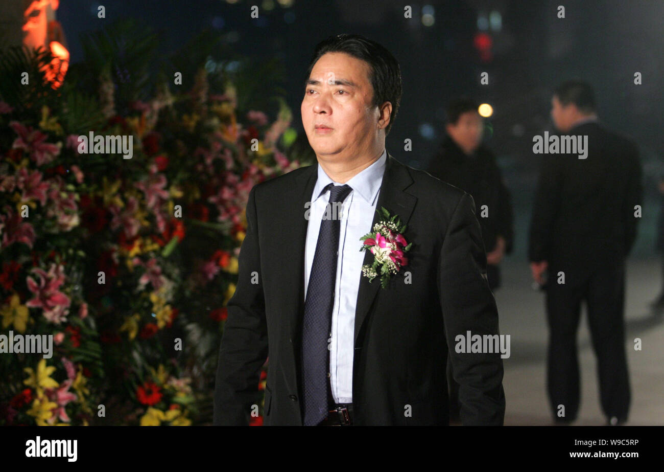 Huang Fajing, Chairman of Wenzhou Rifeng Lighters Co., Ltd., arrives ...
