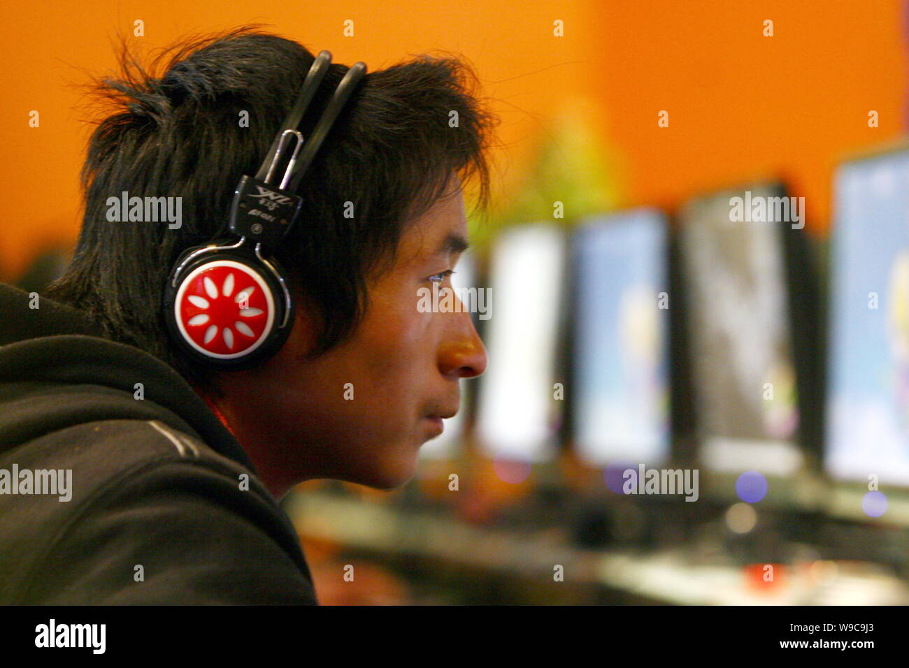 Game cafe china hi-res stock photography and images - Alamy