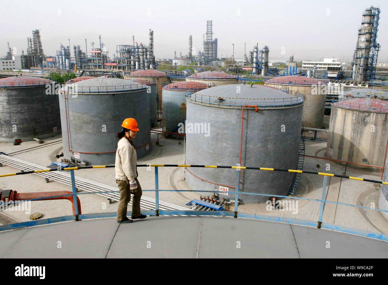 Petrochemical company hi-res stock photography and images - Alamy