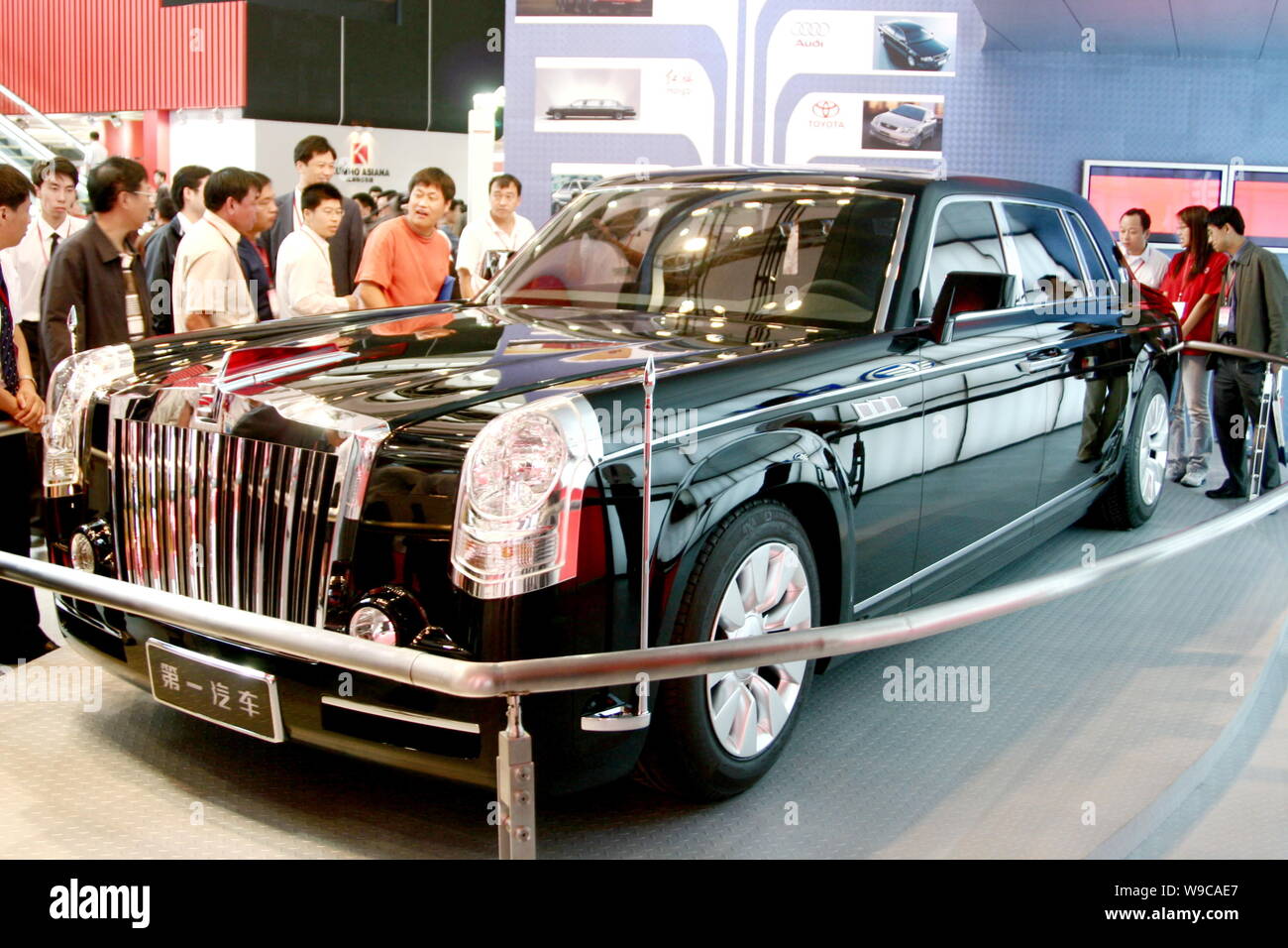 --FILE--Visitors look at a Hongqi (Red Flag) HQD concept car (currently ...