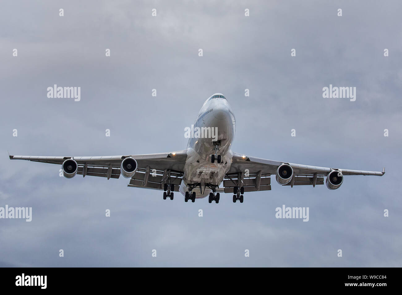 Boeing 747 landing flaps hi-res stock photography and images - Alamy