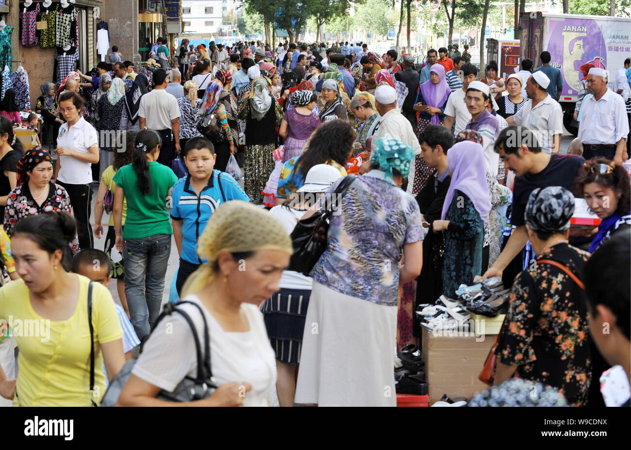 Urumqi chinas xinjiang uygur autonomous hi-res stock photography and ...