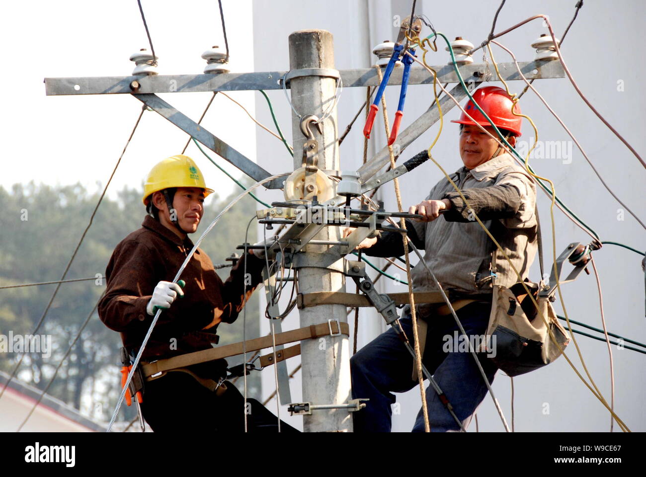 Electricity grids hi-res stock photography and images - Alamy