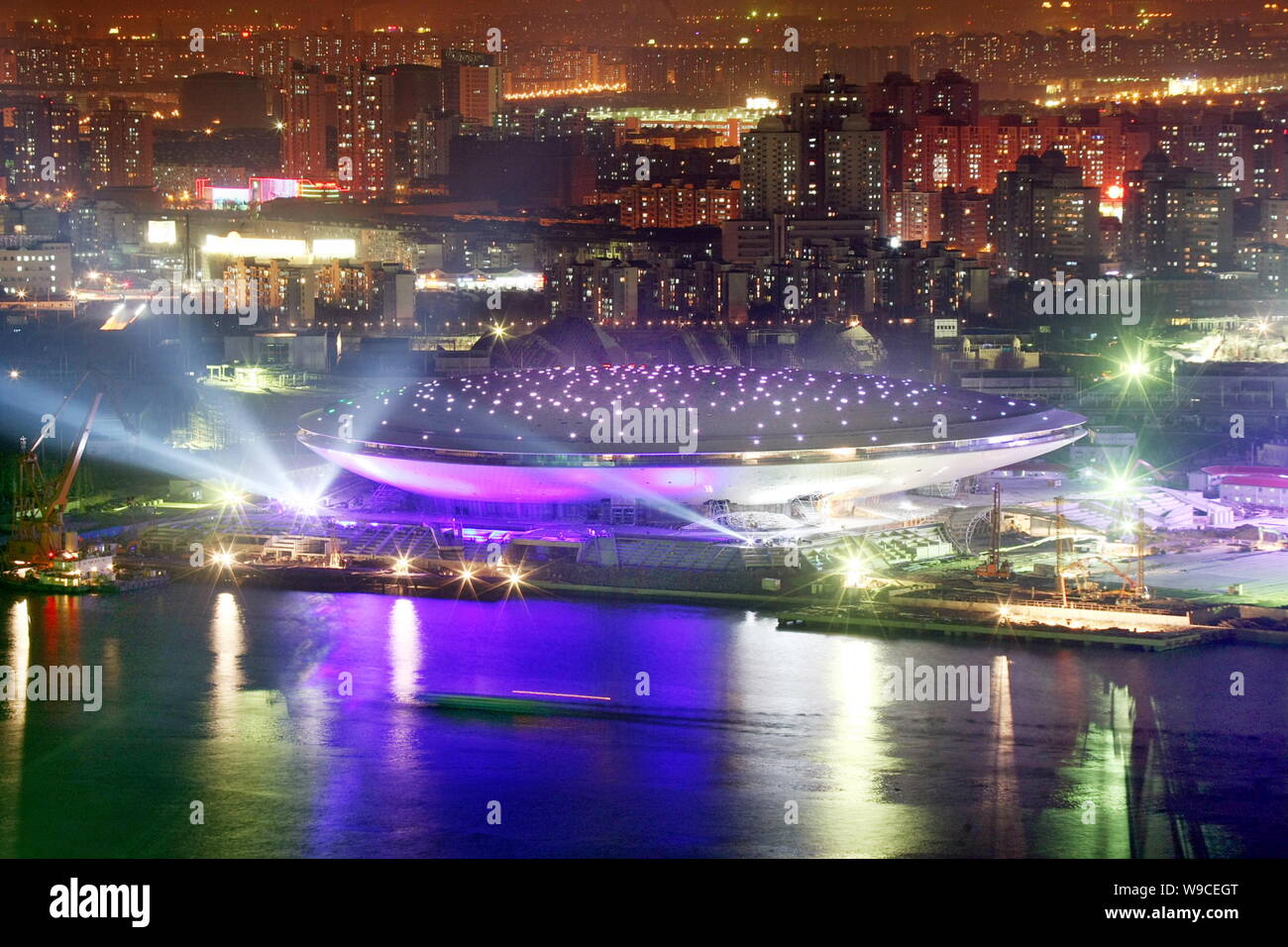 Shanghai v hi-res stock photography and images - Alamy
