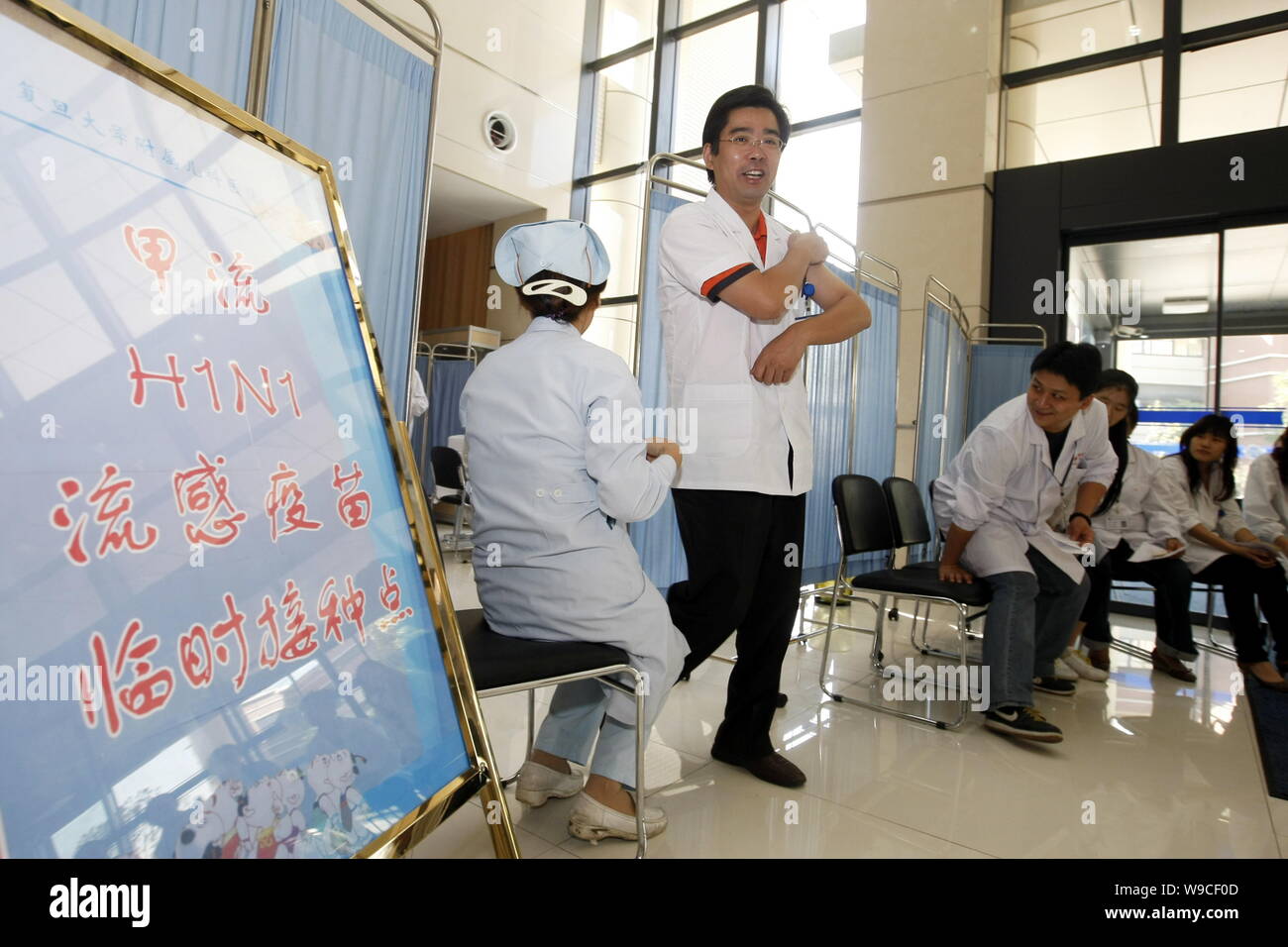China h1n1 vaccination hi-res stock photography and images - Alamy