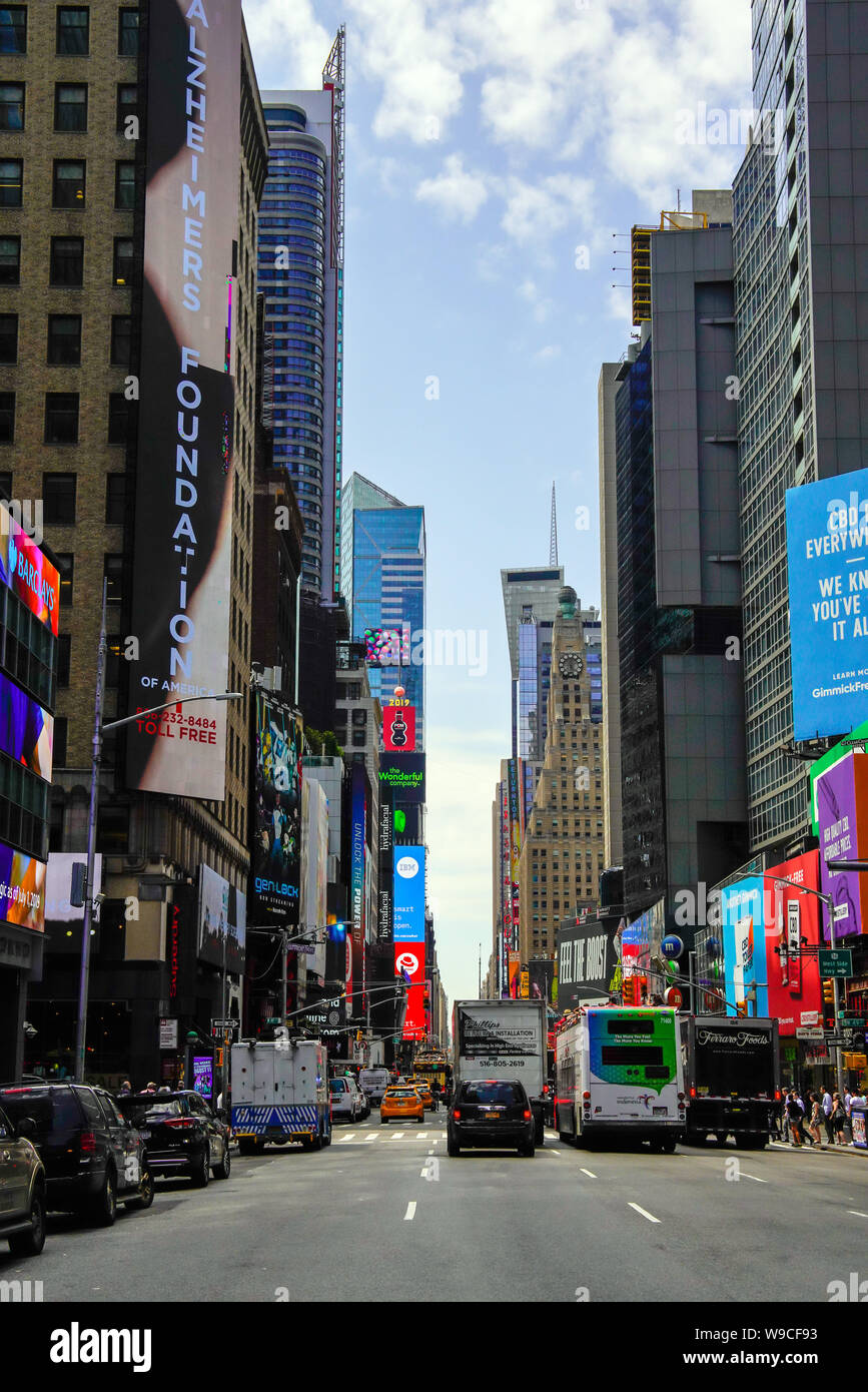 Street view of 7th Ave, Manhattan, New York City, USA Stock Photo - Alamy